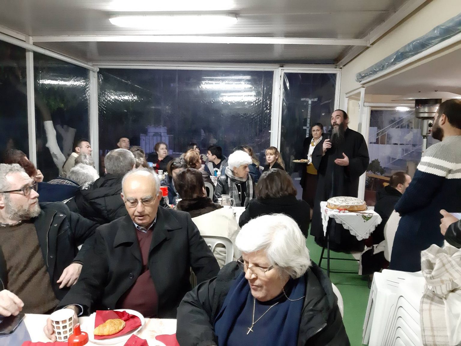 Κοπή Πρωτοχρονιάτικης Πίτας ἀπό τήν Ε.ΡΩ στήν Μυτιλήνη την Κυριακή 26-1 ...