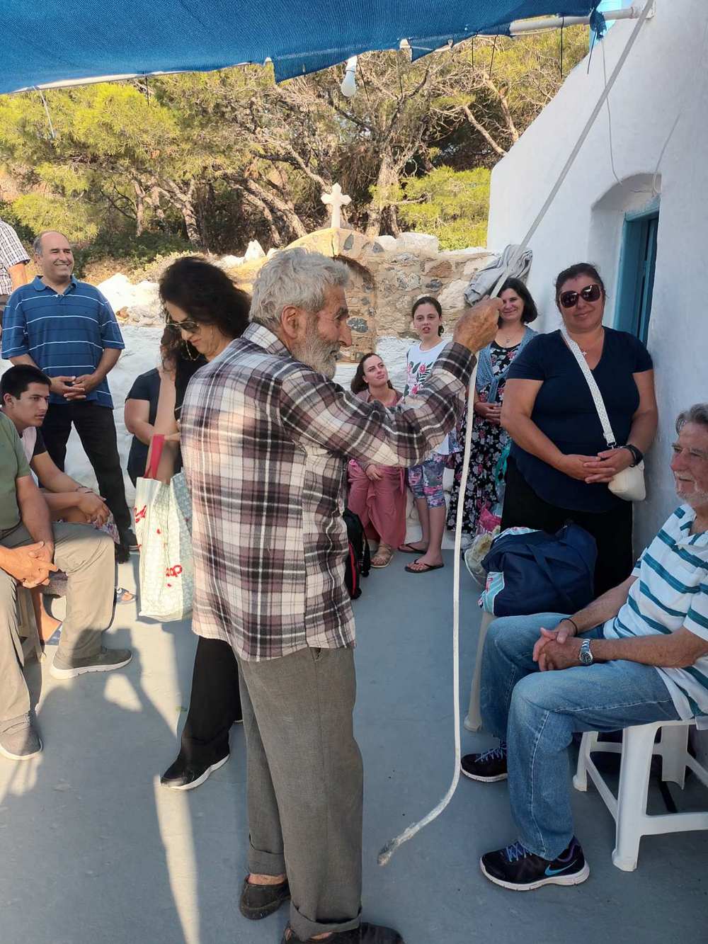 Ενωμένη Ρωμηοσύνη στην Κάλυμνο: Εξόρμηση με θεία λειτουργία στο νησάκι ...