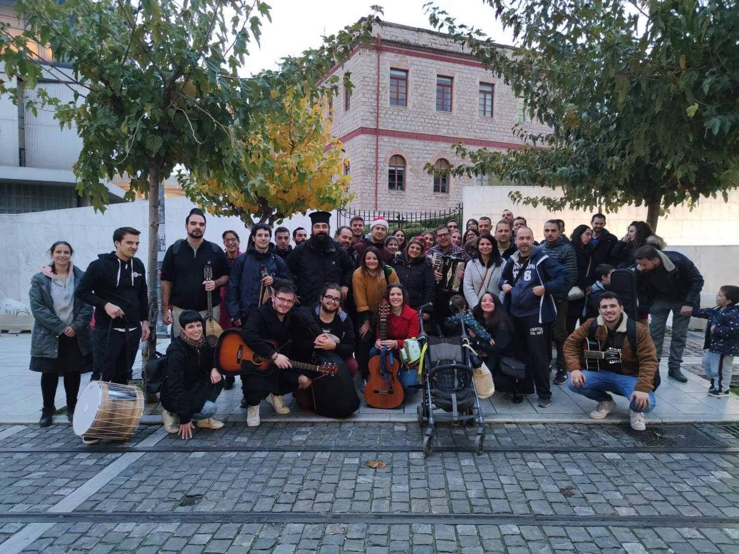 Τα Κάλαντα θα ψάλλει στις γειτονιές της Αθήνας η Νεότητα του Αγίου ...